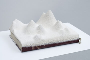 Turning books into modern sculptures, a look at Jonathan Callan